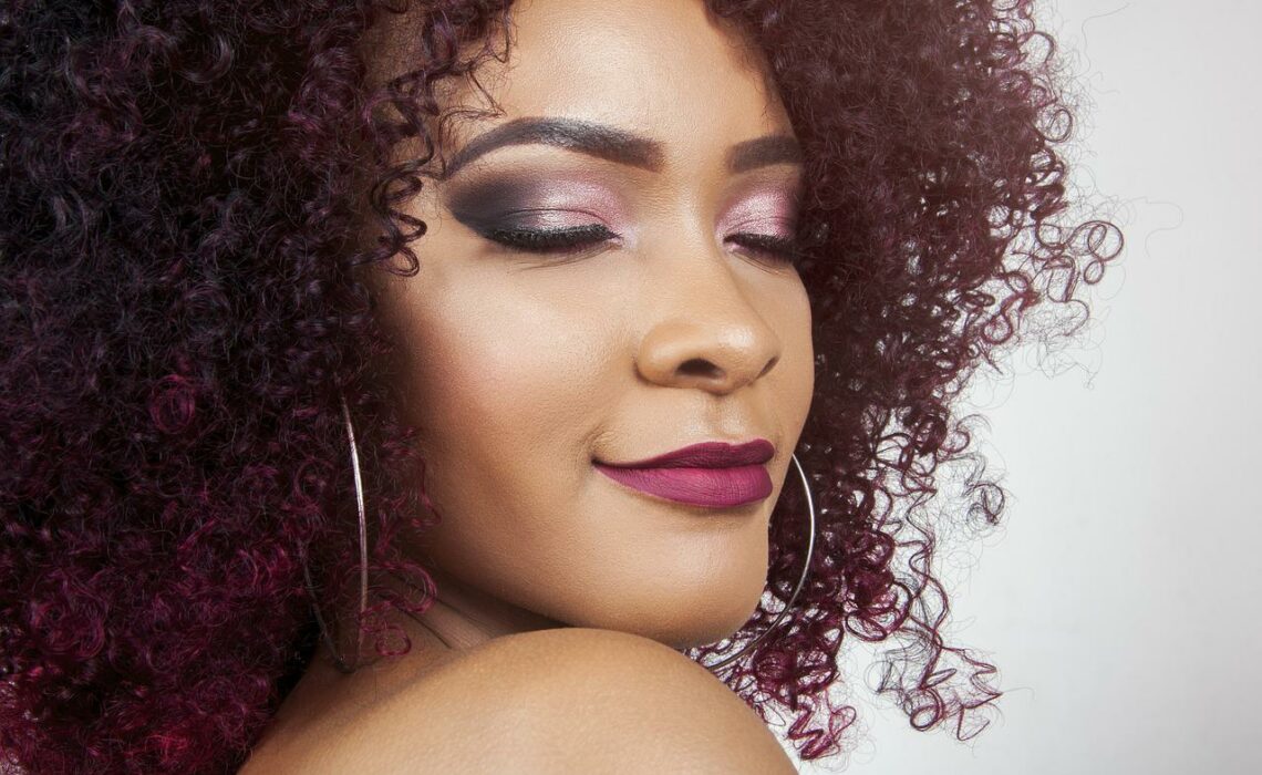 Comment choisir votre perruque ? Nos conseils et suggestions