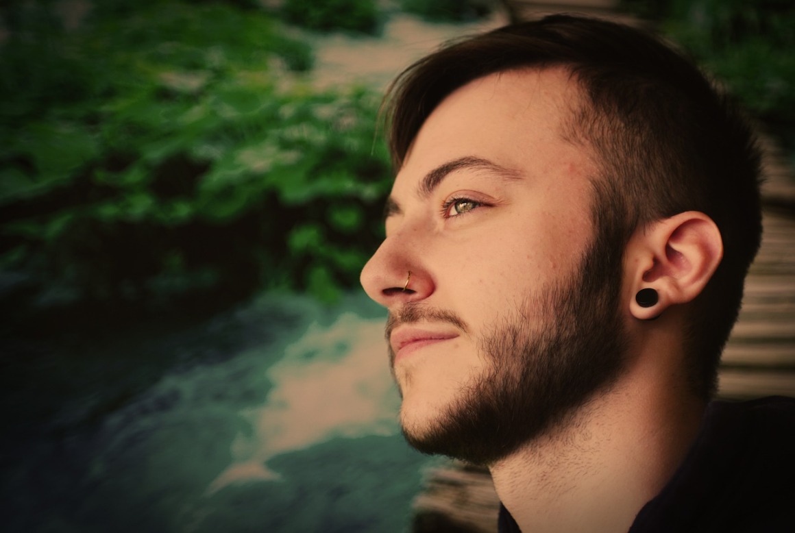 Que faut-il savoir avant de procéder à un piercing d’oreille pour homme