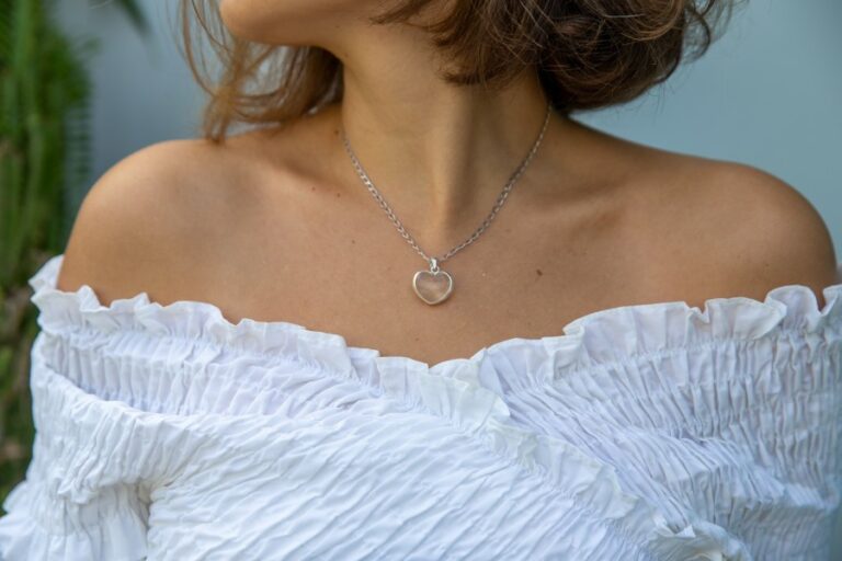 Les différents types de colliers pour femme à choisir selon sa morphologie